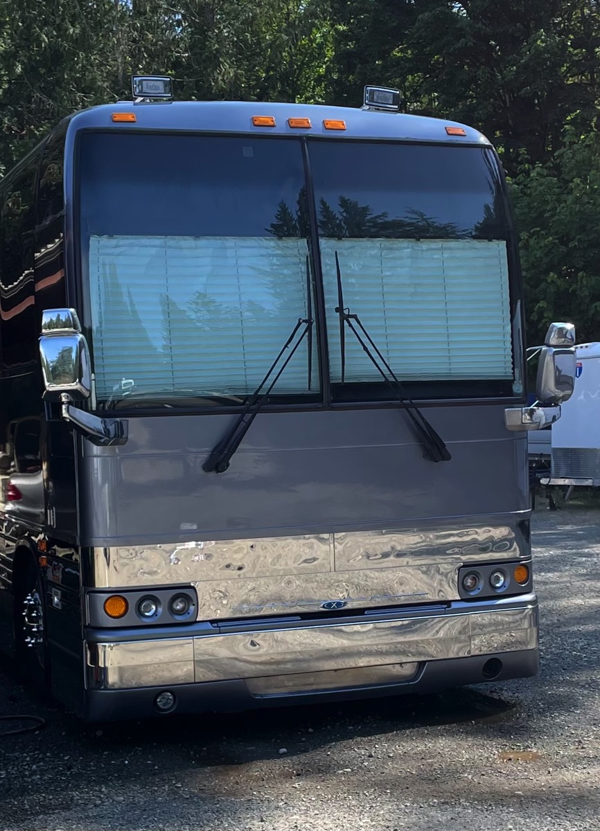 Seattle Entertainer Coach Home